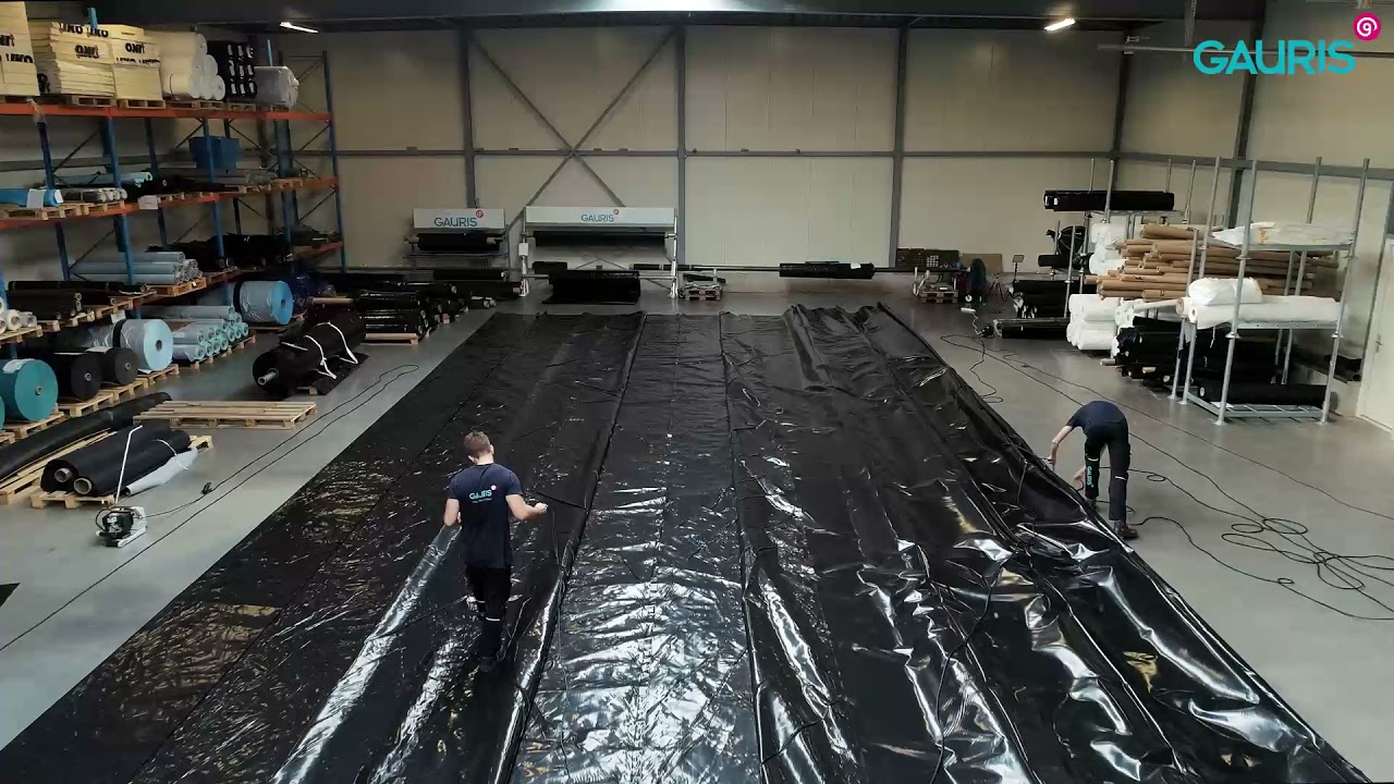 Prefab lassen van LDPE folie voor eb en vloed rijbodem - YouTube