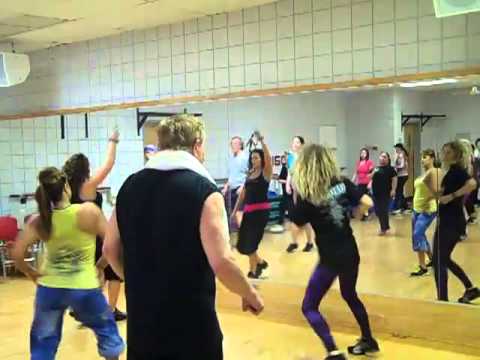 Drop it Low -- Rio (fitness dance) - YouTube