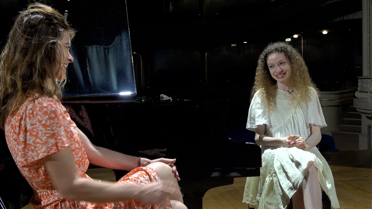 Arielle Beck - Pianiste - Interview - YouTube
