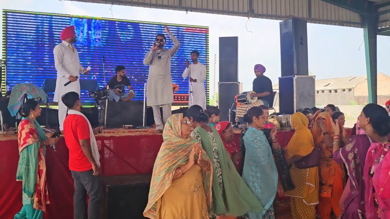 Soni Samrala Stage Performance | Talwan Teeyan | Punjabi Viral Gidha ...