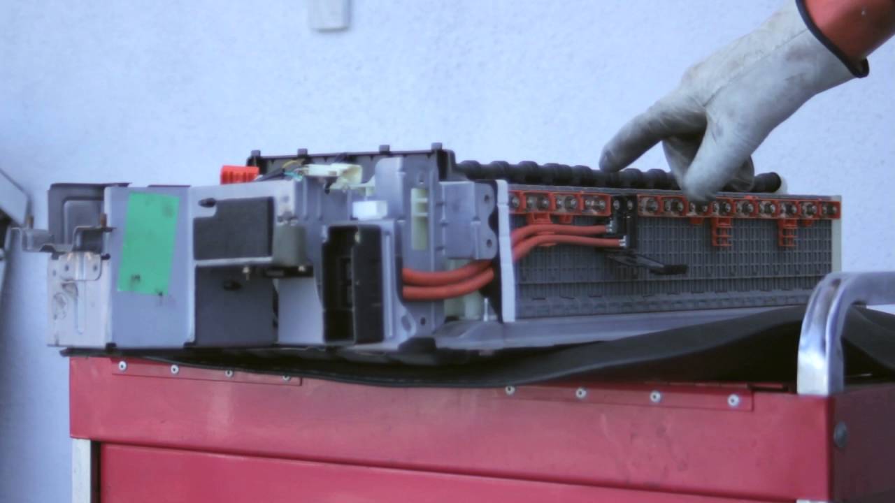 Hybrid High Voltage Battery Service Connector Tip - YouTube