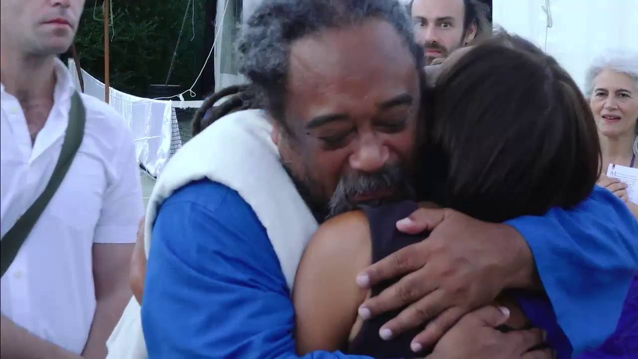 Darshan and Greeting from Mooji Baba - YouTube