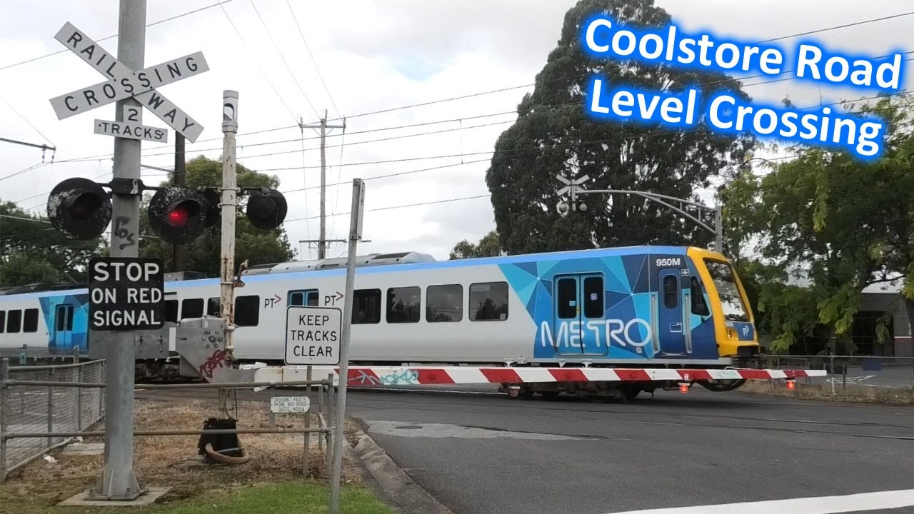 Trains at the Coolstore Road, Croydon Level Crossing - Metro Trains ...
