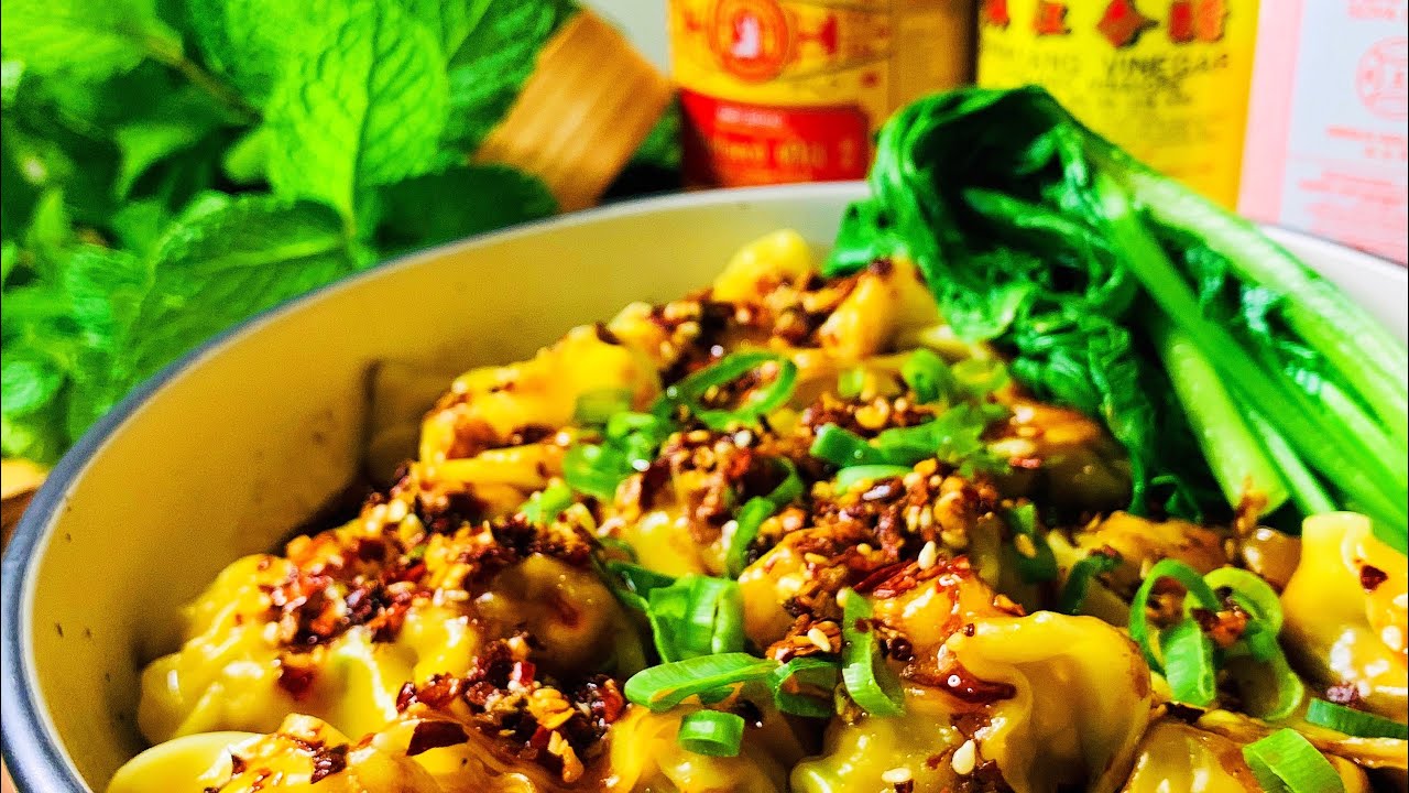 SICHUAN STYLE WONTON WITH SPICY CHILLI OIL - YouTube