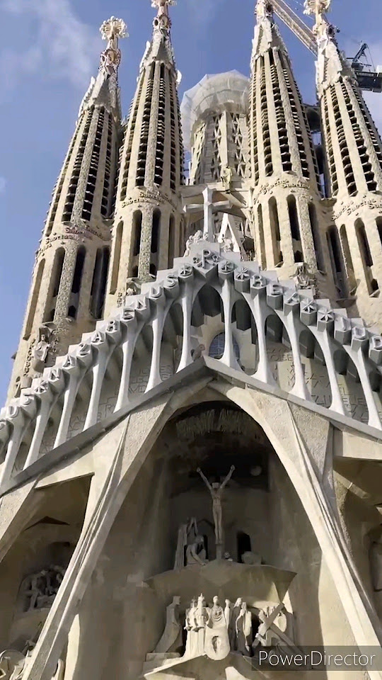 천재건축가 가우디 최고의 걸작품 #파밀리아성당 #스페인 - YouTube