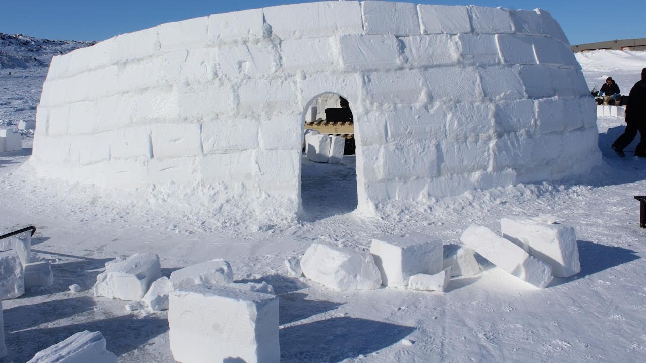 Building a qaggiq in Nunavut - YouTube