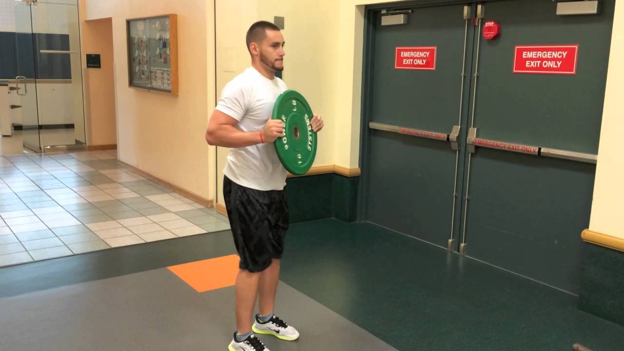 Alternating Reverse Lunge w/ plate rotation - YouTube