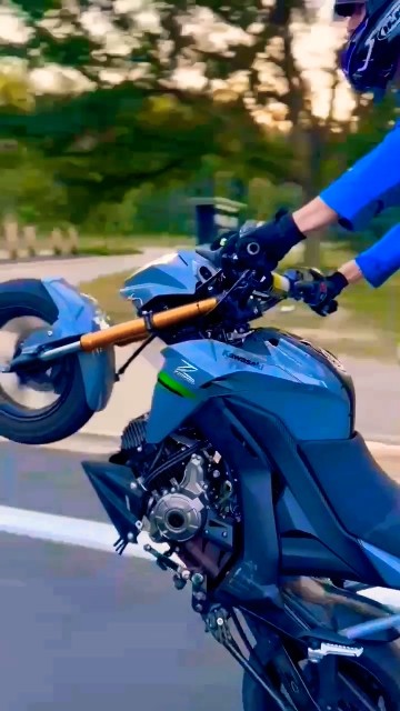 Killing streets z125 #wheelie #street - YouTube