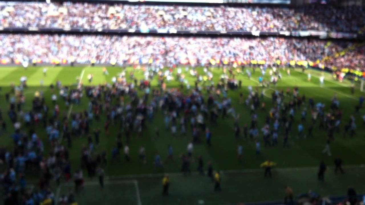 Mancity vs QPR 2012 : Pitch invasion - YouTube