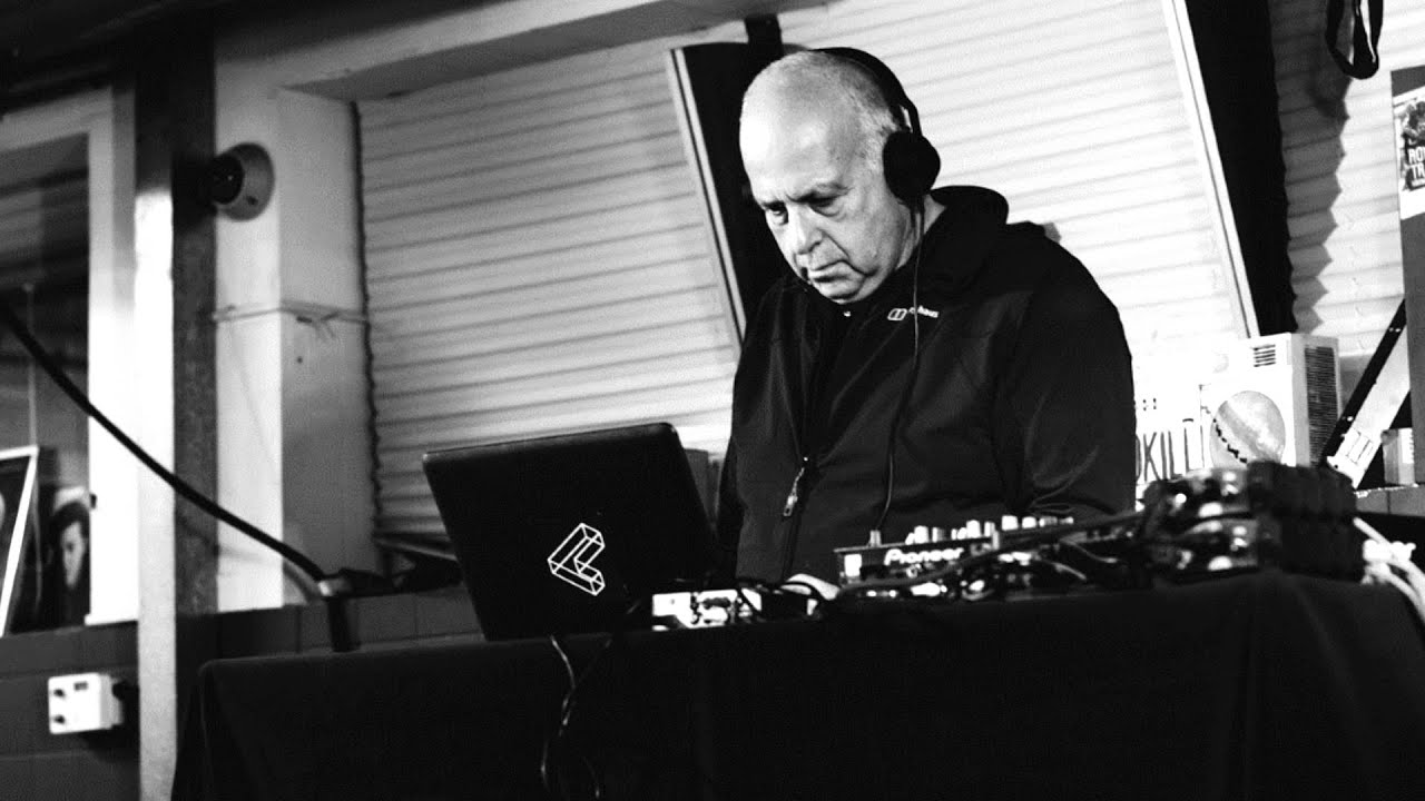 Daniel Miller exclusive DJ mix (first part, only sound) - YouTube