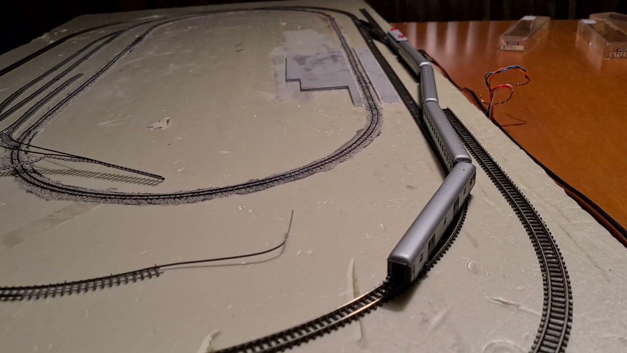 FS e444 in Z scale in reverse - YouTube