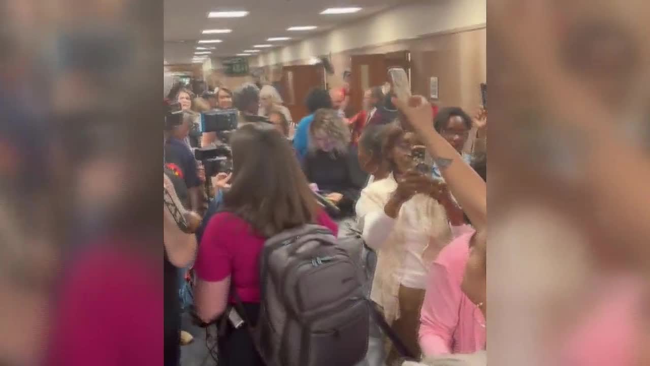 Line forms ahead of meeting to discuss new Louisiana congressional map ...