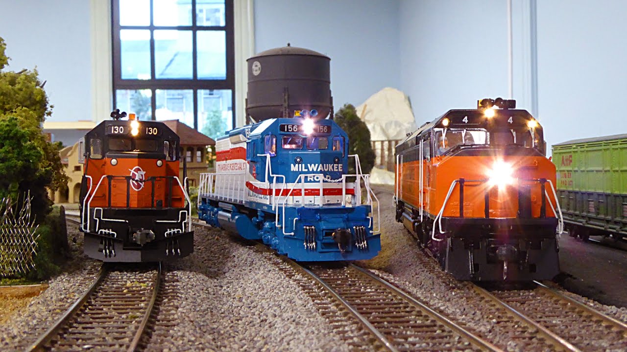 Milwaukee Road 2nd gen FP45 & SD40 2 w/ 4x EMD 645E3 decoders: Loksound ...