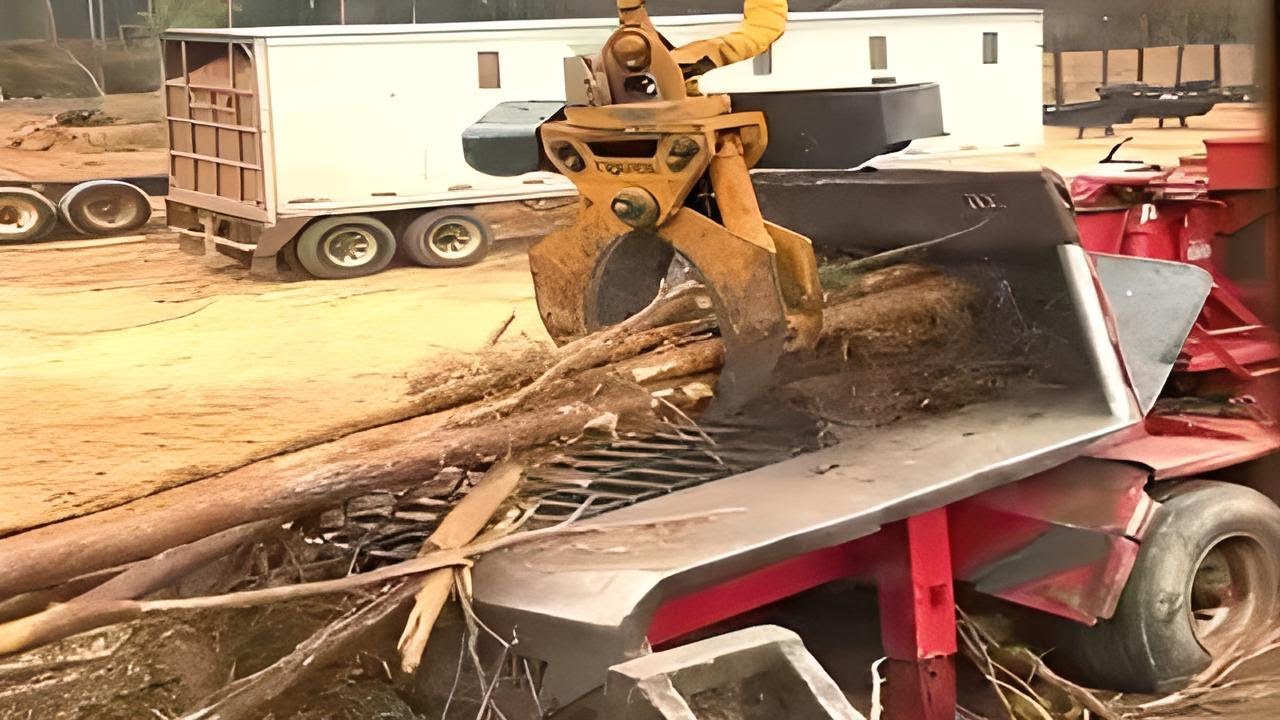 🚩Crazy Wood Chipper Machines Working Fastest Big Tree Shredder Easy ...