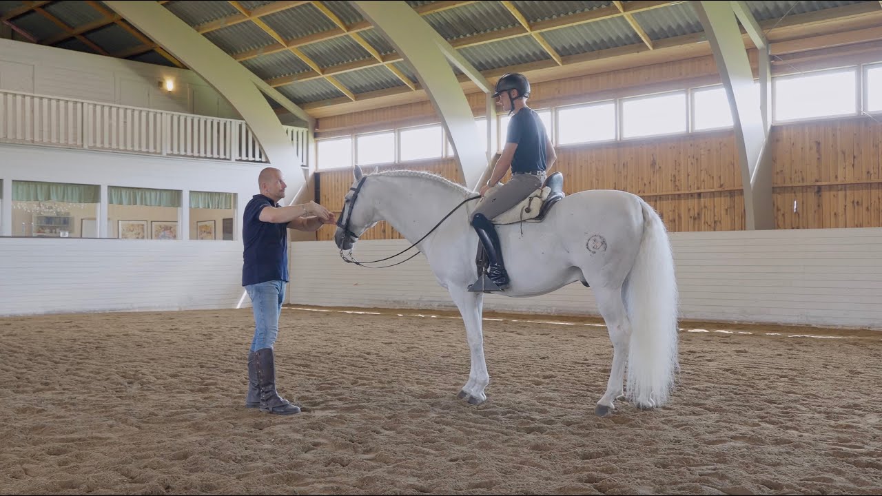 Jesse Tries One Handed Riding: Doing Less, Feeling More! - YouTube