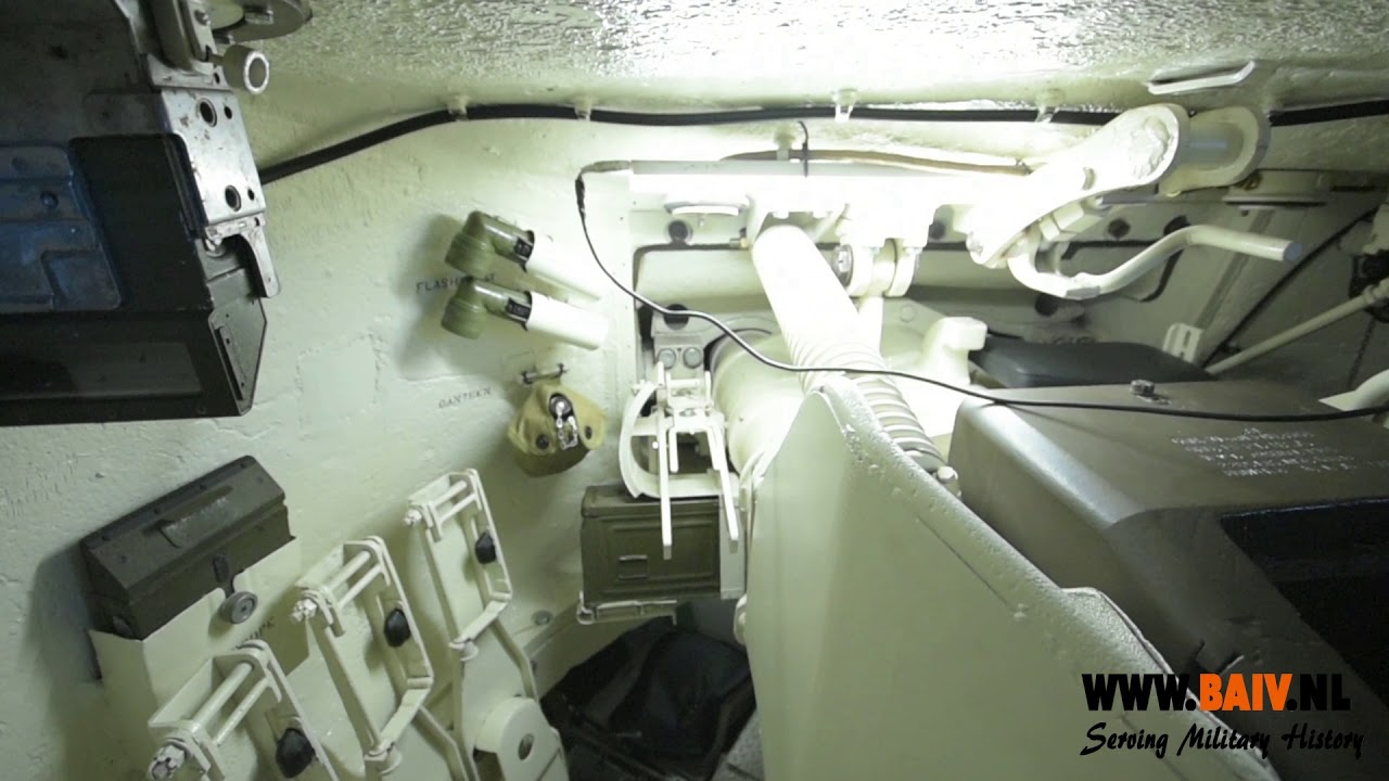 A look inside the turret of the M26 Pershing - YouTube