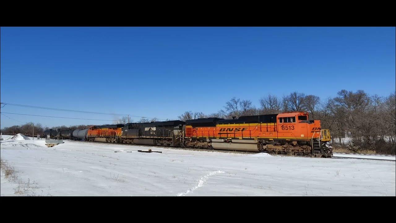 Eastbound NS 8156/BNSF 8513/3264, Mixed Freight Train, "Cherokee Sub" Tulsa, OK, 2-4-2022 - YouTube