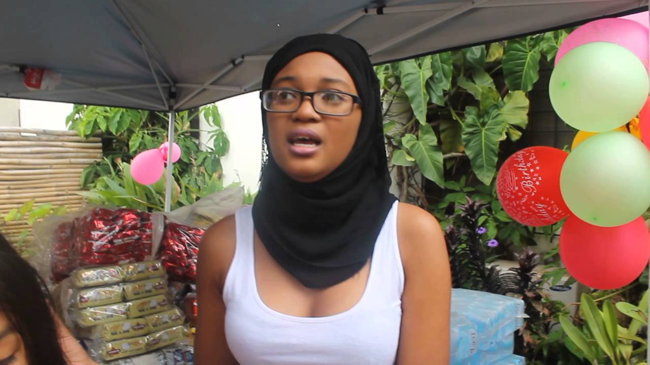 Actor Rahim Banda and sister, Aisha Donates To June 3 flood victims ...