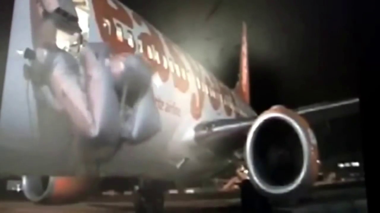 emergency landing training brace brace (easyjet) - YouTube