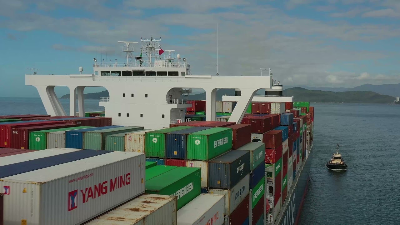 Container Ship - "YM TRUST" - YouTube