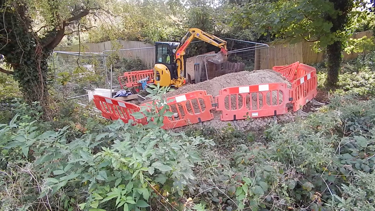 Speckled Wood - foolish man gets under digger with out basic safety ...