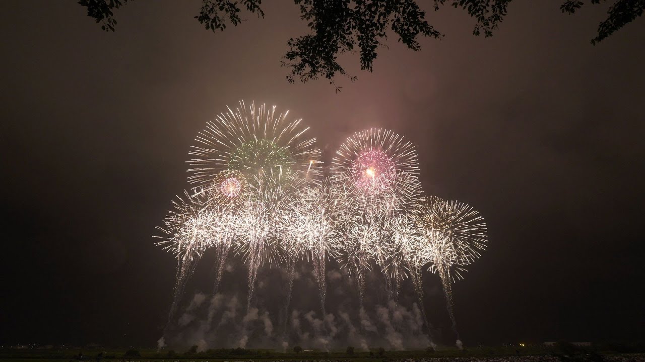 2022 赤川花火大会「笑顔咲く、光の贈物」安藤煙火店 Akagawa Fireworks - YouTube
