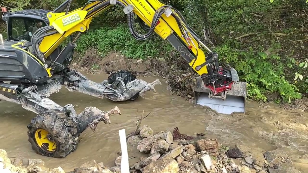 Schreitbagger im Wasserbau 2 - YouTube