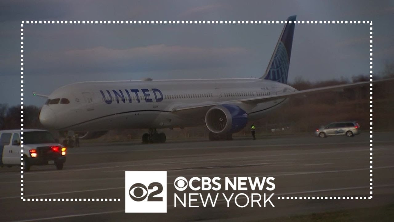 United Airlines flight diverted to Stewart Airport due to winds ...