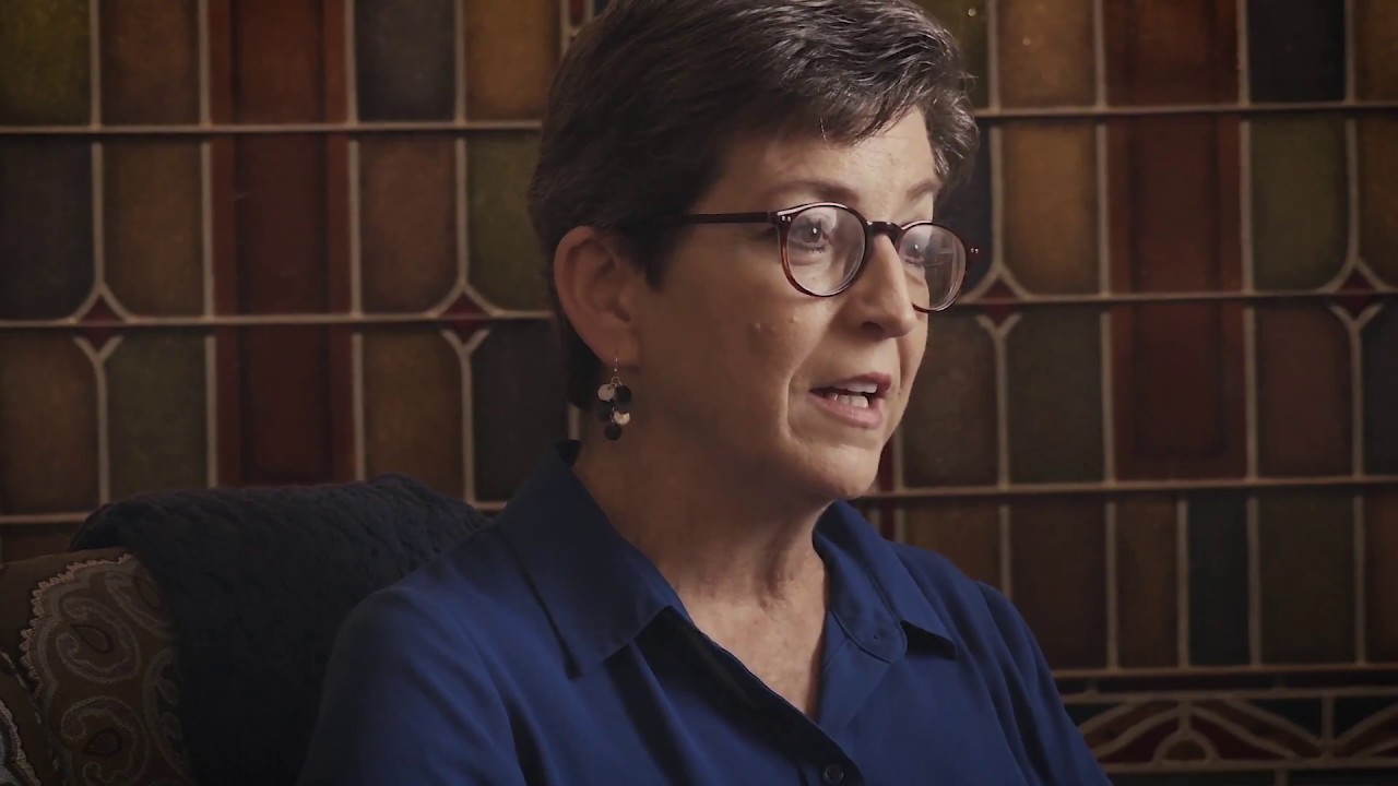 Julie Peeples Tribute + Acceptance Speech - YouTube