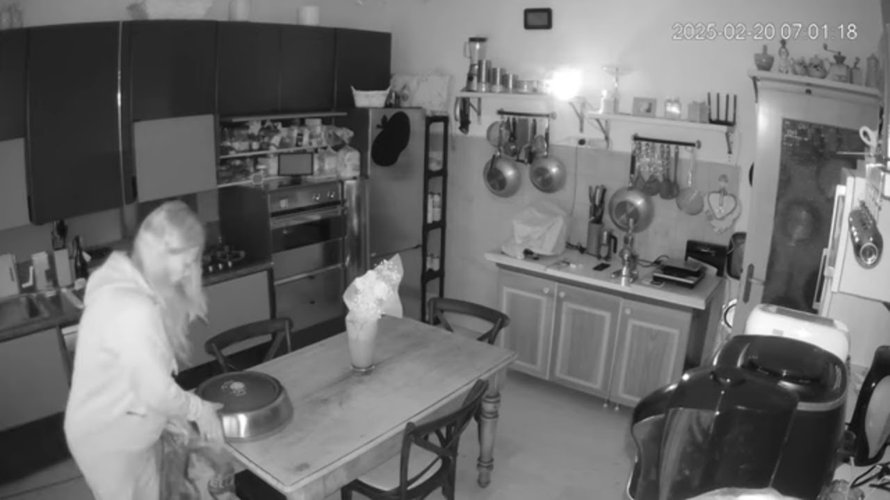 Casa Sissy 24/7 LIVE - camera 1 - Daily Real Life of an Italian Couple ...