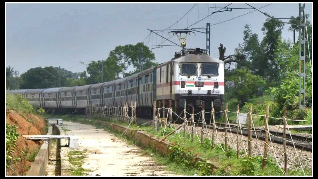 WAP 7 Speeds with PRASANTHI EXPRESS on Tow | Bhubaneswar Bangaluru ...
