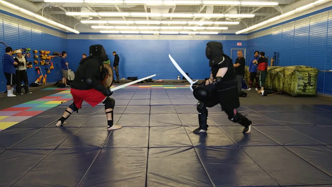 Falchion and Buckler VS Broadsword and Targe - YouTube