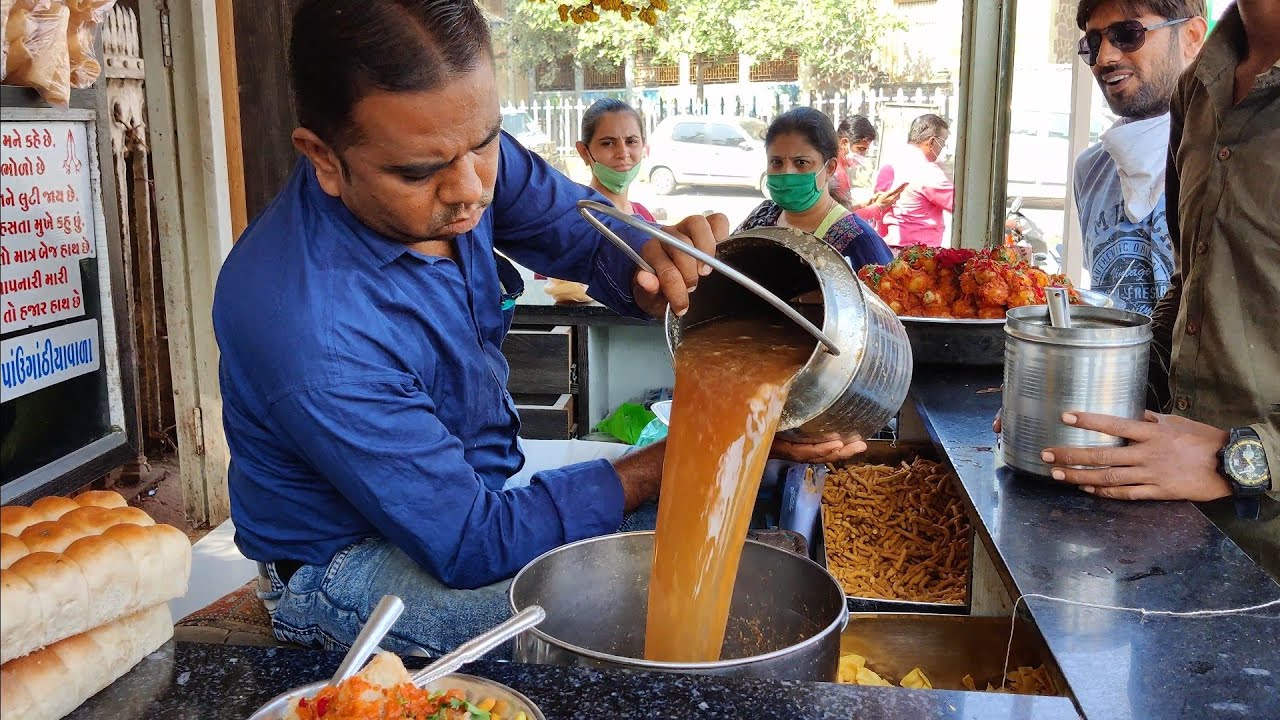 Ultimate Gujarati Chaat ! Famous Chatpata Pav Gathiya of Bhavnagar ...