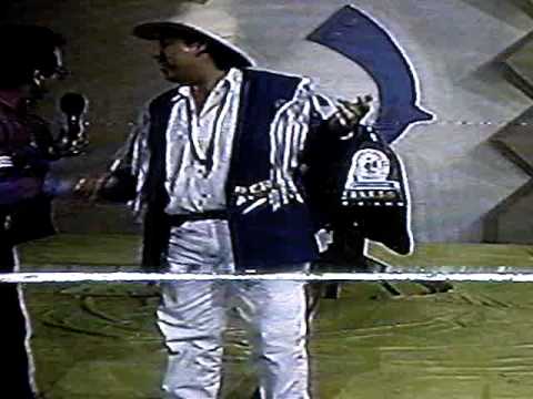 Banda Texana - montando toro mecanico.MPG - YouTube