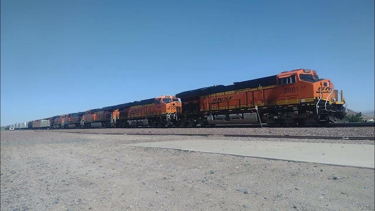 EB BNSF Manifest Train At Daggett Ca! #bigbossrailfanner - YouTube