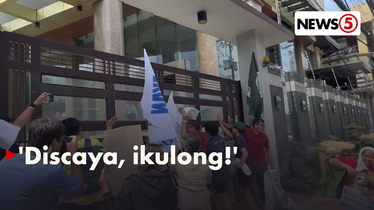 Ilang grupo, nagprotesta sa compound ng pamilya Discaya - YouTube