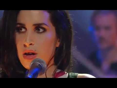 Amy winehouse' first and last performance - YouTube