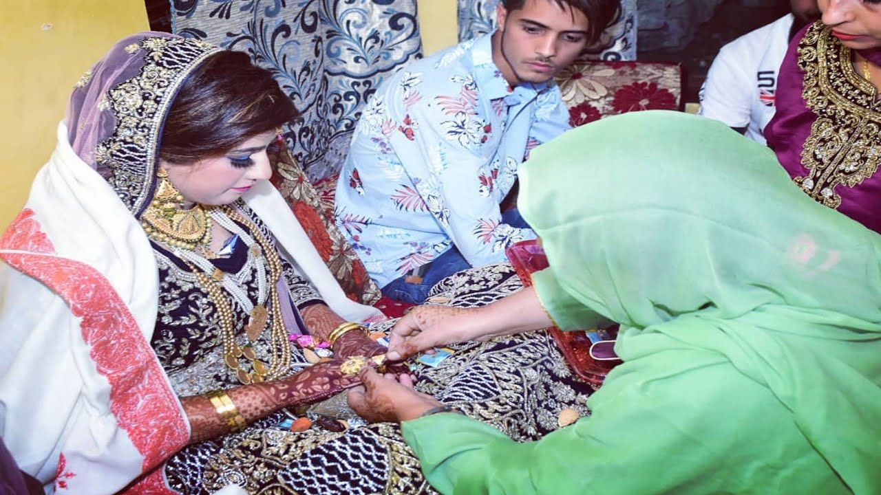 Kashmiri Bride Mohar Tulun Rituals || Gold Ring Gift By in -Laws ...