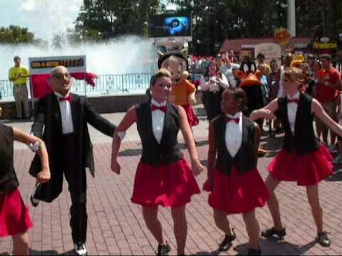 mr six dancing at six flags - YouTube
