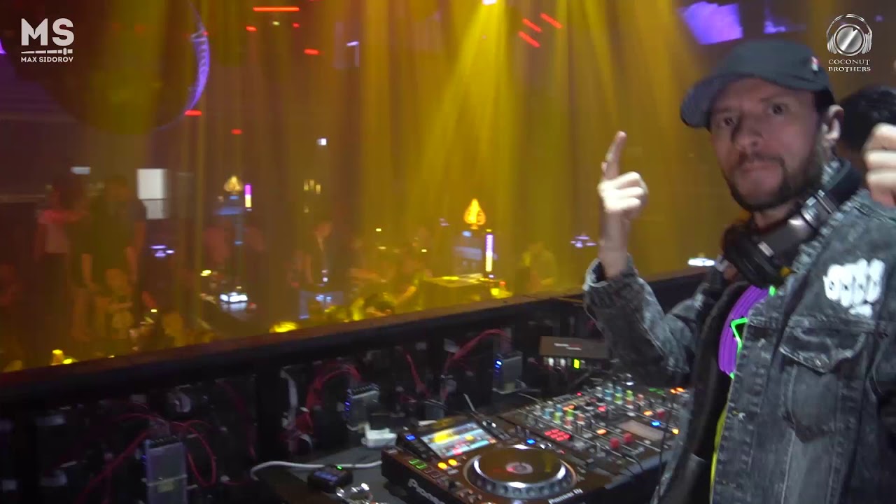 Coconut Brothers at Space Club 2019 - YouTube