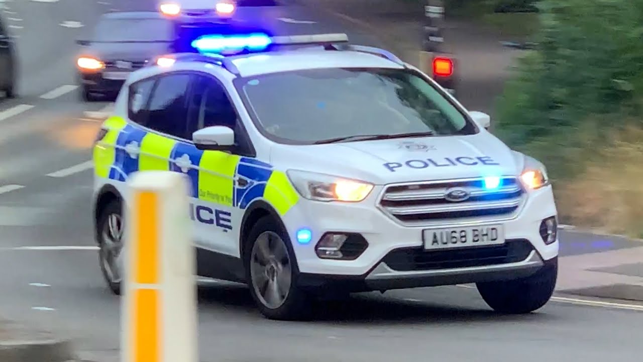 Norfolk Constabulary 18’ Ford Kuga responding on both lights and sirens ...