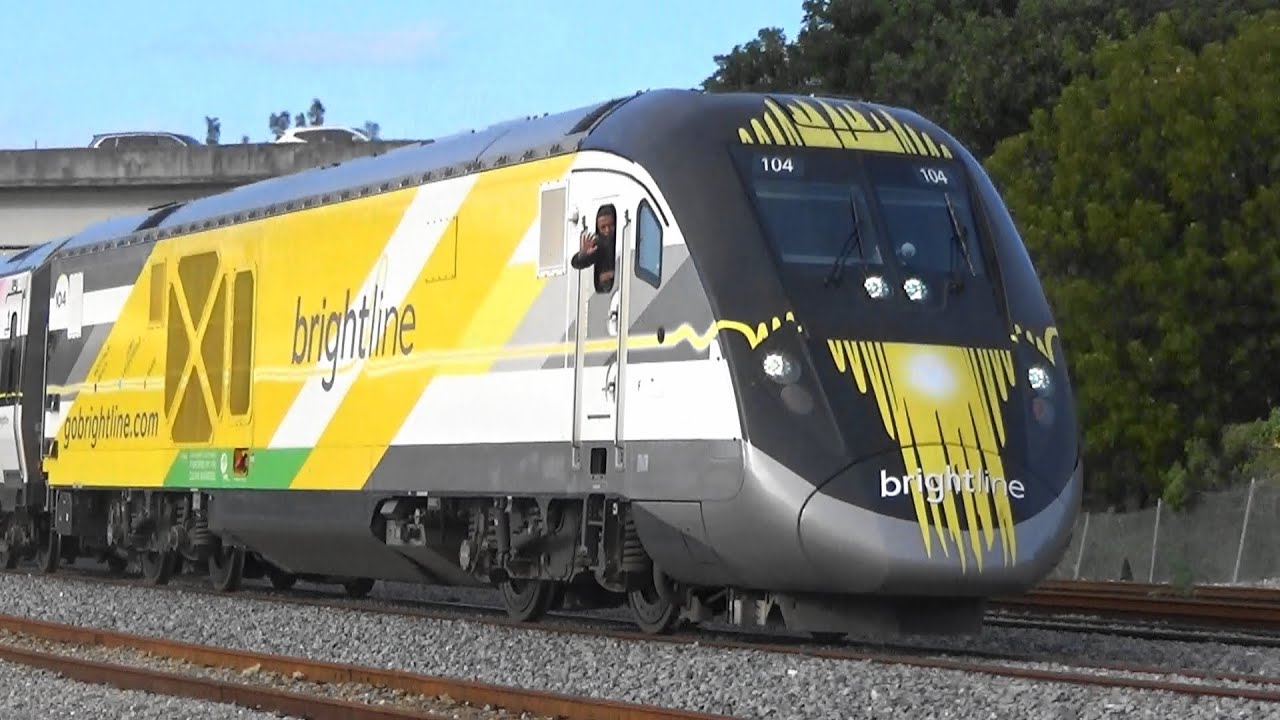 Spotting The Skies And Rails Of FTL And WPB/CSX's Q453/452 W/x2 ST70AH ...
