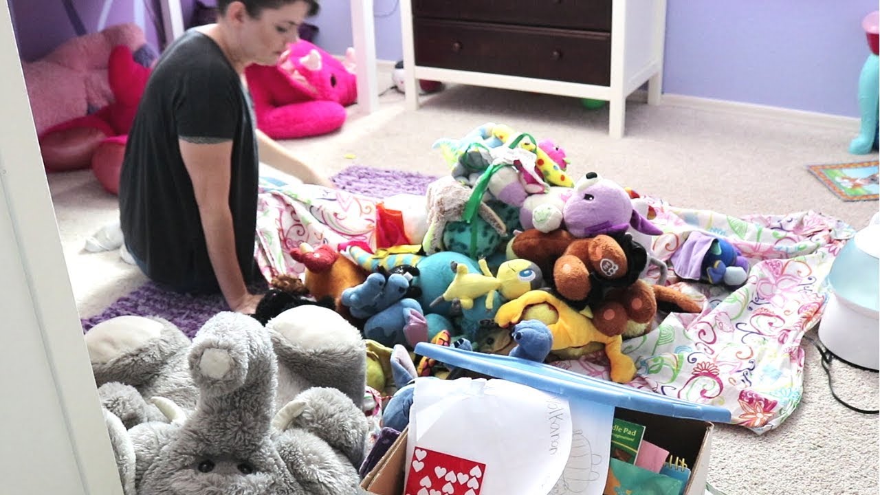 TOY ROOM SPEED CLEANING ROUTINE // CLEAN WITH ME - YouTube