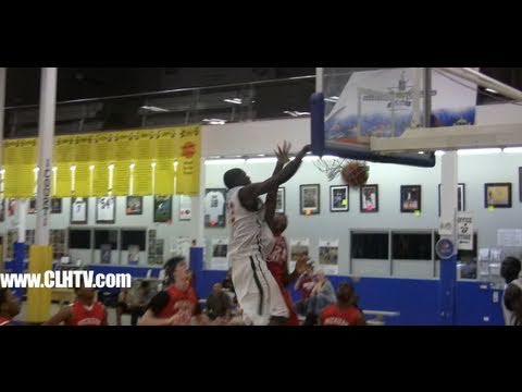 Hanner Perea dunks on defender at 2011 Best Buy Classic - Indiana Elite ...