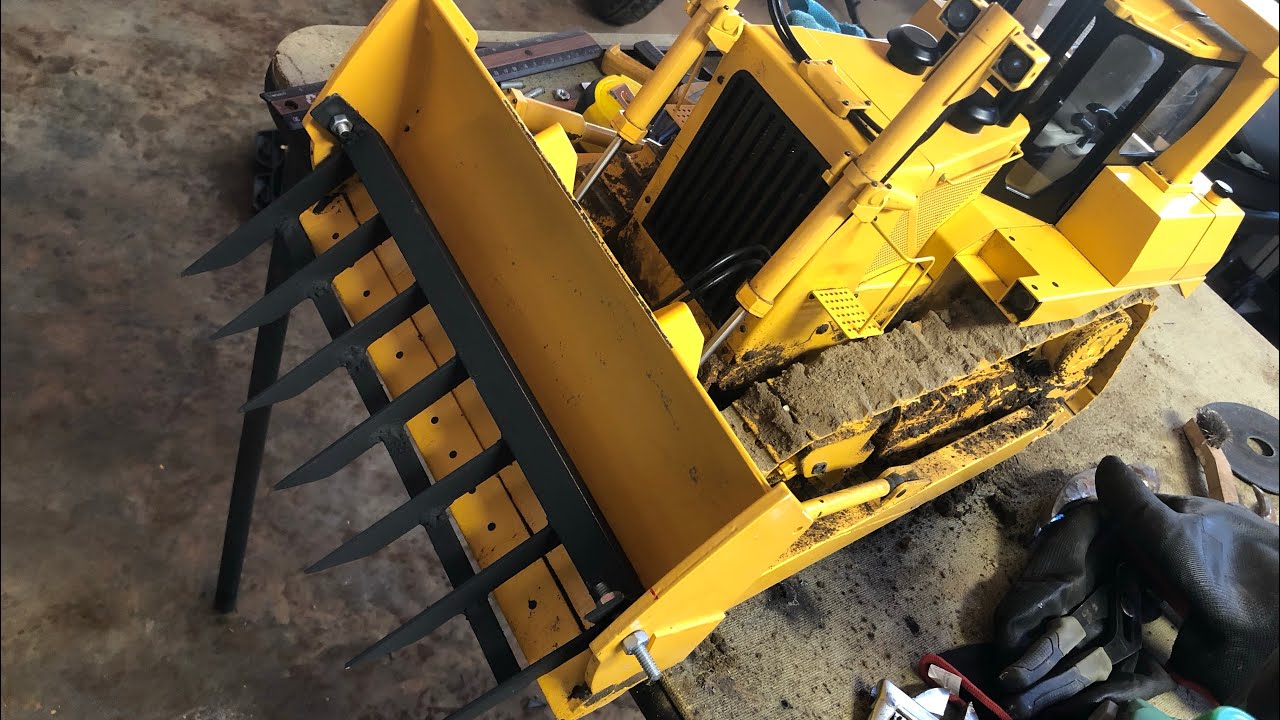 RC4WD Dozer gets root rake - YouTube