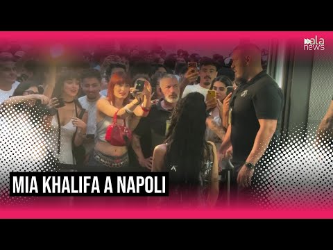 Mia Khalifa a Napoli, fan scatenati