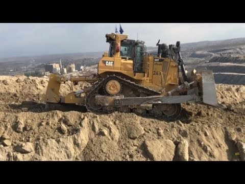 New Caterpillar D9T Bulldozer Ripping And Pushing - YouTube