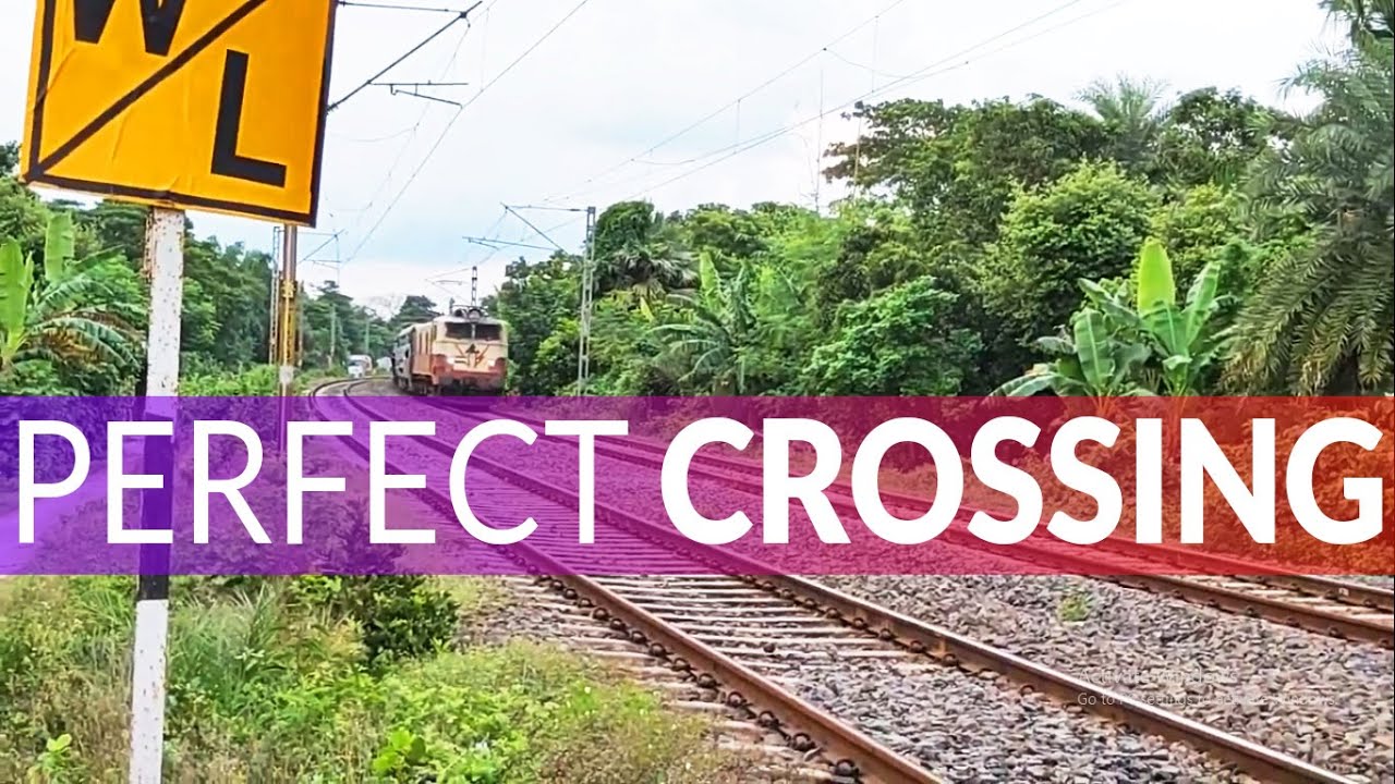 Crossing Train || LALGOLA-KOLKATA and RANAGHAT-LALGOLA || Indian ...