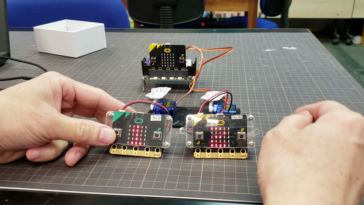 Micro:bit Display - Reaction Game Demonstration With Servo Motor - YouTube