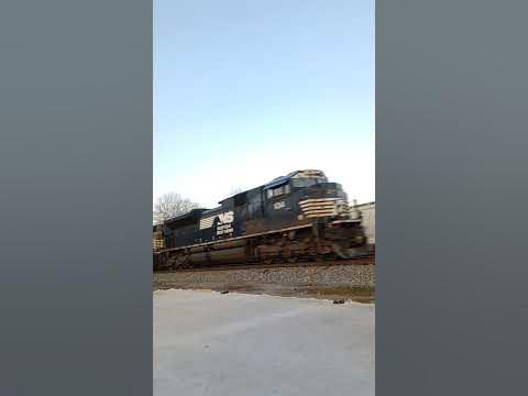 Fantastic 5 "blasting thru downtown" Very Fast Norfolk Southern #1014 led late NS #24x @rider22 ...